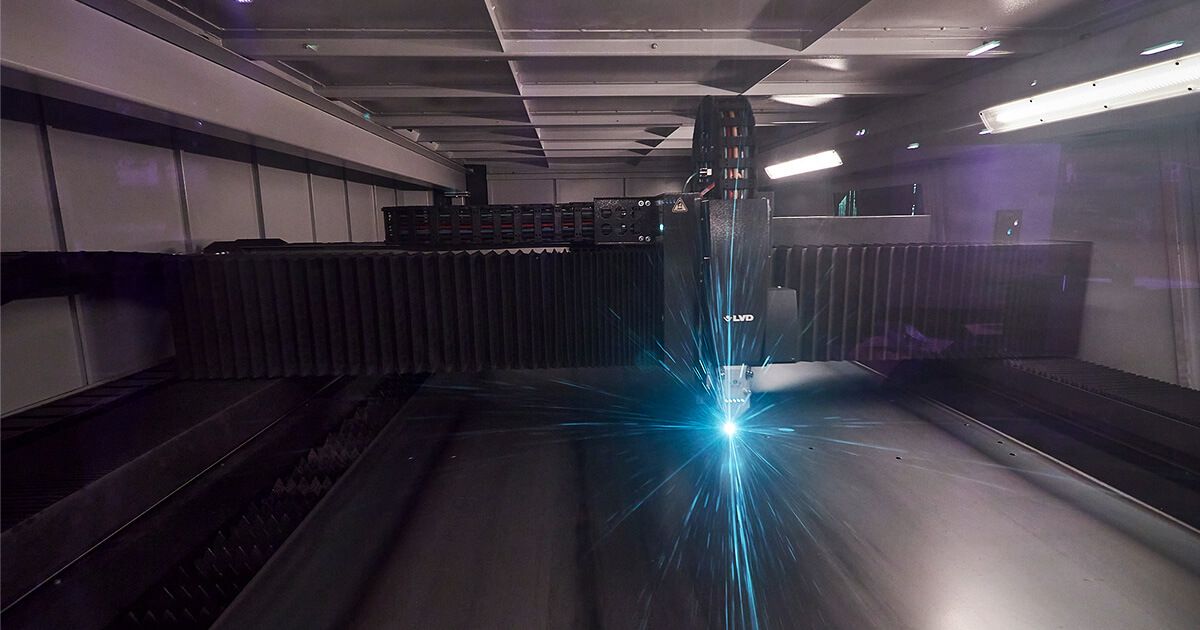Fiber vs. CO2 Lasers: Choosing the Right Laser for Steel Cutting